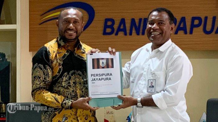 Ini Alasan Yan Mandenas Baru Menyerahkan LPJ Persipura ke Bank Papua ...