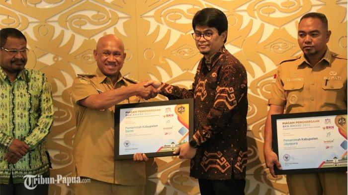 Pemkab Sarmi Terima 3 Penghargaan Bkn Award 2023 Ini Kata Penjabat