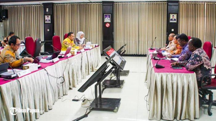 Pj Bupati Jayawijaya Paparkan 10 Indikator Prioritas Capaian Kinerja Triwulan I di Kemendagri ...