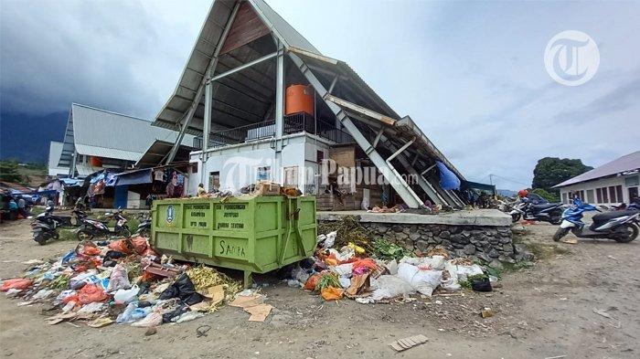Pedagang Keluhkan Sampah di Pasar Pharaa Sentani - Tribun-papua.com