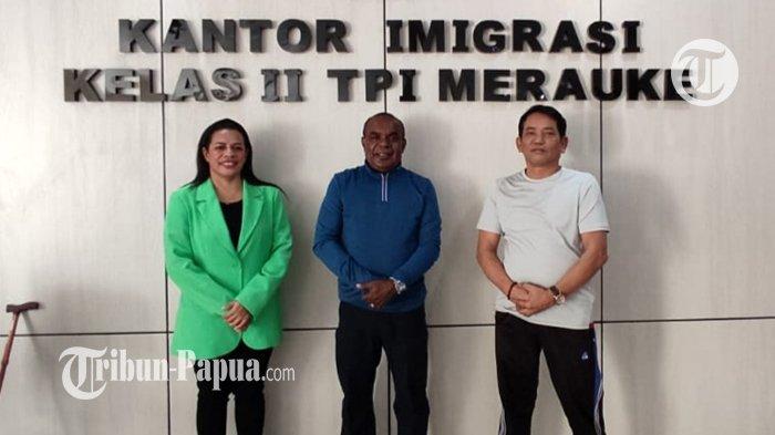 Perpanjang Paspor, Bupati Merauke Romanus Mbaraka Apresiasi Layanan Imigrasi TPI Kelas II ...