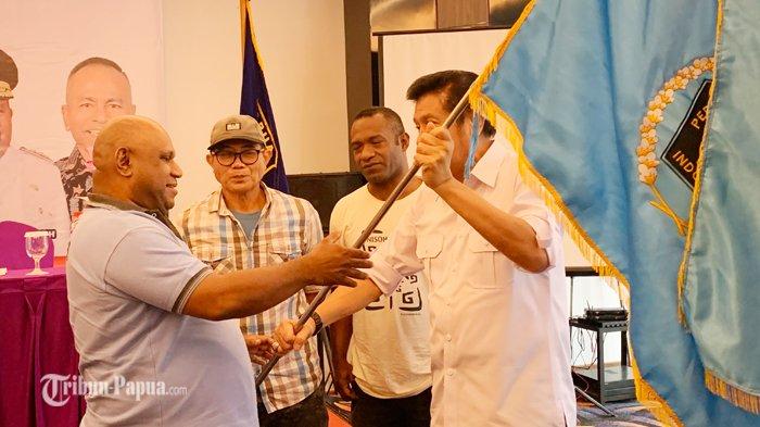 SAH! Hans Bisay Terpilih Sebagai Ketua PWI Papua Periode 2022-2025 ...