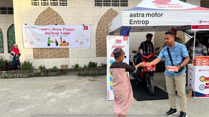Astra Motor Papua Berbagi Takjil - Tribun-papua.com