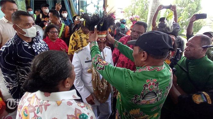 Penjabat Bupati Triwarno Purnomo Ngaku Terharu Disambut Secara Adat ...