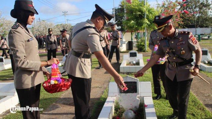 Peringati Hari Bhayangkara ke-78, Polres Merauke Ziarah dan Tabur Bunga di TMP Trikora - Tribun ...