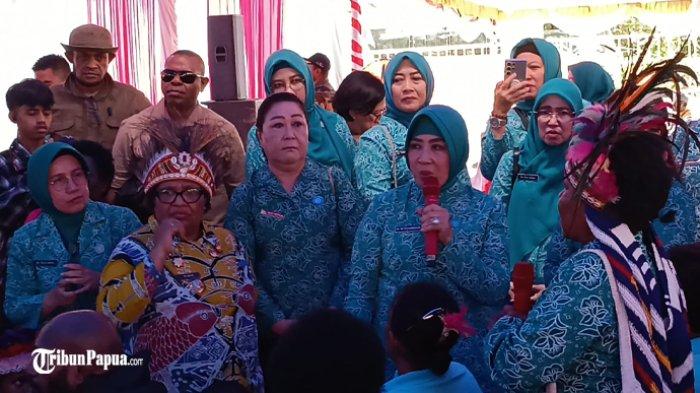 Ny Tri Tito Karnavian: Jangan Ada Konflik di Papua, Wanita dan Anak ... Ny Tri Tito Karnavian: Jangan Ada Konflik di Papua, Wanita dan Anak ...