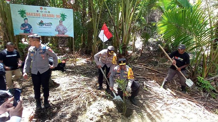 Rayakan 30 Tahun Pengabdian, Alumni Akabri 1990 Tanam Puluhan Bibit ...