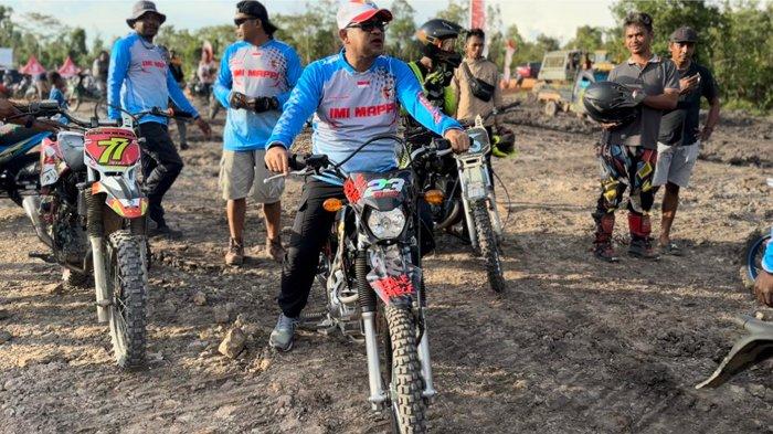 Rampung Dibangun, Penjabat Bupati Mappi Uji Coba Lintasan Sirkuit ...
