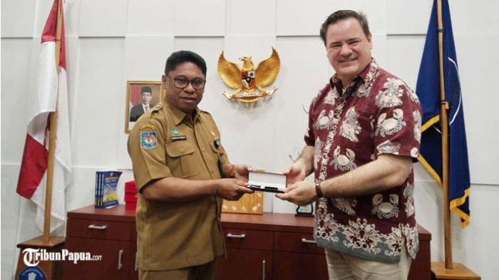 Christian Sohilait Berharap Lebih Banyak Pihak yang Peduli Terhadap Pendidikan di Papua - Tribun ...