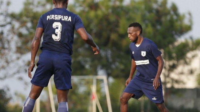 Sosok Elisa Basna, Amunisi Baru Persipura Jayapura yang Pernah ...