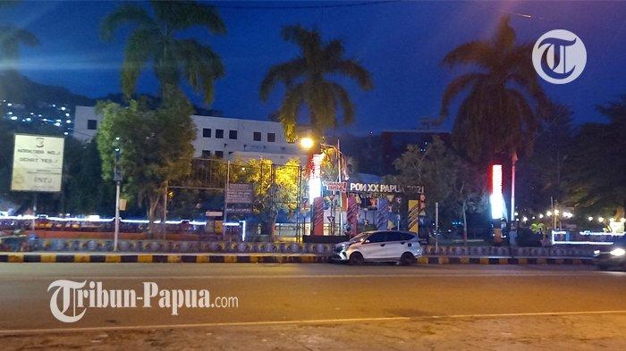 Taman Imbi Berbenah, Lampu Bertebaran Hiasi Malam Kota Jayapura ...