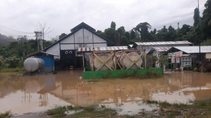 Akibat Hujan Deras Semalam, PLTD Petam Terendam Banjir dan Layann ...