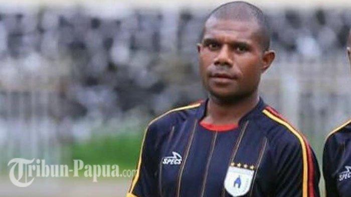 Mantan Pemain Persipura Resmi Gabung PSPS Riau, Saudara Tinus Pae ...