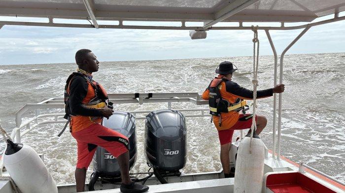 Longboat Berpenumpang Tiga Orang Terbalik di Muara Omauga Mimika, Satu ...