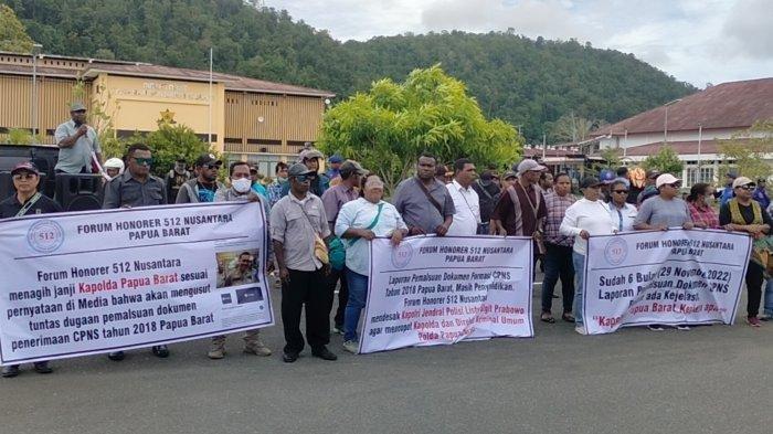 Markas Polda Papua Barat Digeruduk Ratusan Honorer, Kapolda Diminta ...