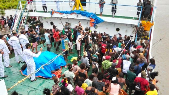 Jhon Gobai:Tangisan Bahagia Masyarakat Jita dan Agimuga Sambut ...