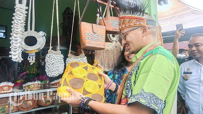 Sandiaga Uno Tinjau Hasil Kerajinan Tangan dari 12 Desa Wisata di Papua: Tingkatkan! - Tribun ...