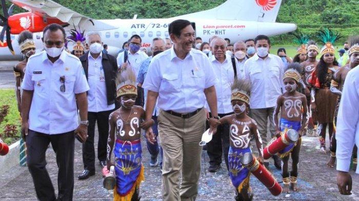 Luhut Tinjau Proyek Nasional di Sorong dan Raja Ampat: 'Infrastruktur ...