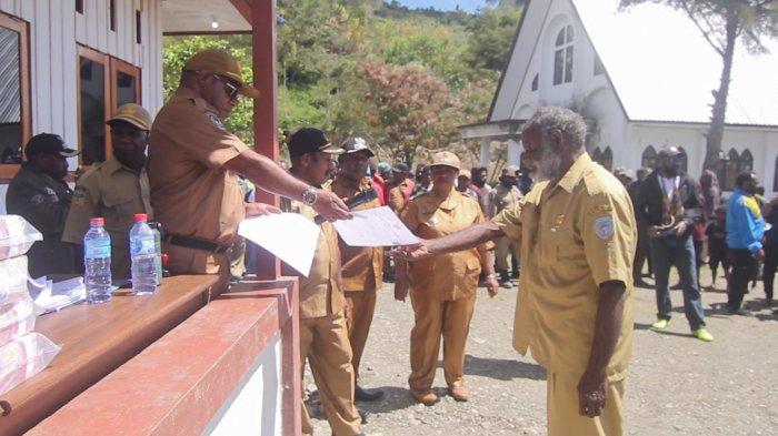 Pemkab Tolikara Ganti Kepala Kampung yang Maju Caleg pada Pemilu 2024 - Tribun-papua.com