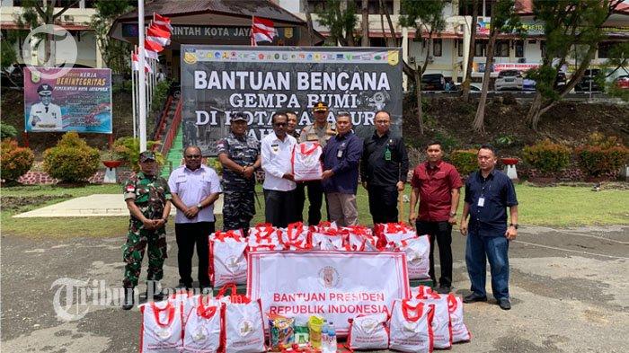 Jokowi Salurkan 2 000 Paket Sembako Bagi Warga Terdampak Gempa Bumi