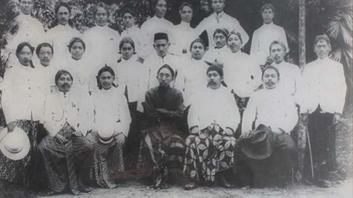 Budi Utomo: Sejarah Organisasi hingga Bubarnya Gerakan Kolektif di Masa ...