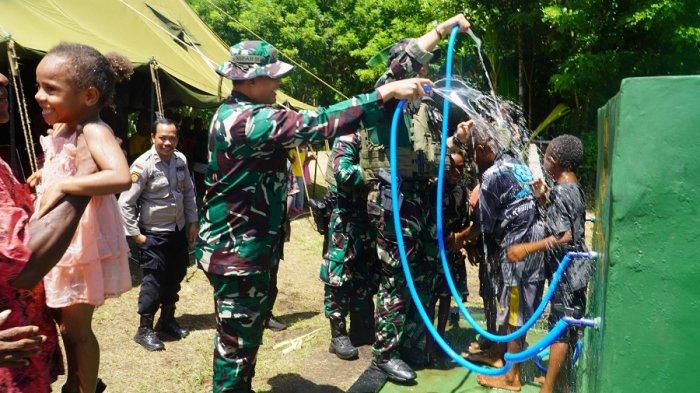 Akhirnya Masyarakat Sota di Perbatasan RI-Papua Nugini Dapat Air Bersih Melalui Program TNI ...