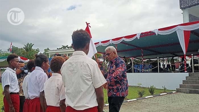 Johannes Rettob Ingatkan Warga hingga Tempat Ibadah di Mimika Pasang Bendera Merah Putih ...