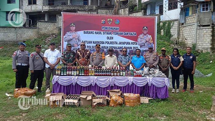 Polisi Kota Jayapura Musnahkan Miras dan Narkoba Hasil Sitaan Selama ...