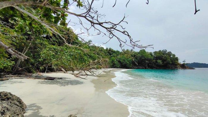 WISATA PAPUA: Pesona Pantai Epensa di Demta Jayapura, Jelajah Pasir ...