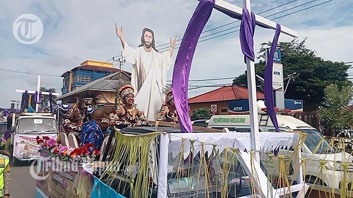 Salib Yesus Warnai Parade Paskah Oikumene di Timika - Tribun-papua.com