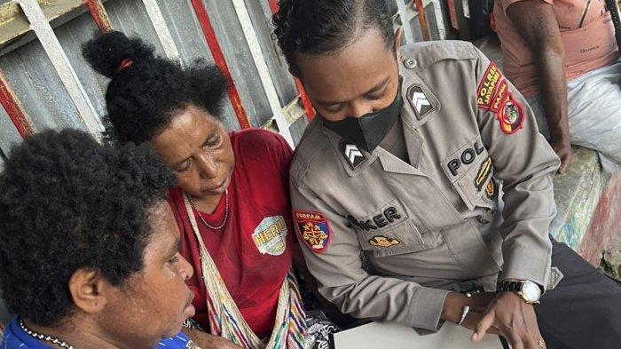 Sambil Jualan Sayur, Mama-mama Papua di Sentani Ikut Belajar Baca Tulis ...