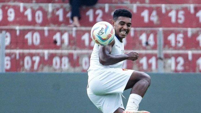 BREAKING NEWS: Kelly Sroyer Resmi Gabung PSBS Biak - Tribun-papua.com