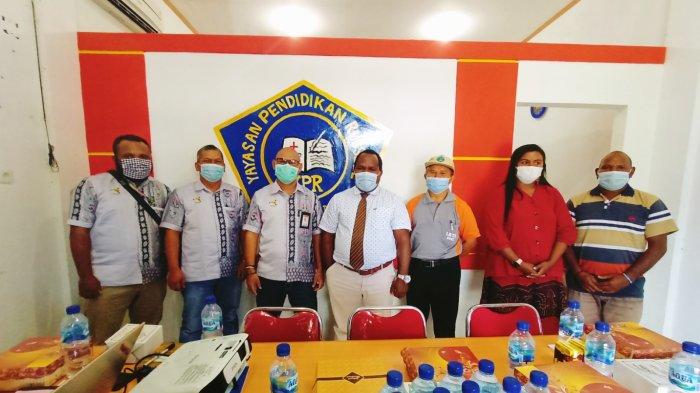 YPMAK Berikan Dukungan Pendidikan bagi 354 Mahasiswa di Mimika - Tribun ...