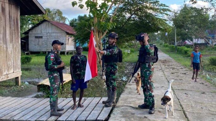 Jelang HUT RI, Yonif 116/Garda Samudra Ajak Warga Distrik Jita Mimika Kibarkan Bendera Merah ...