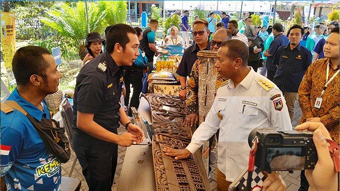 Hadiri Pekan UMKM Merauke, Apolo Safanpo: Penting untuk Tekan Inflasi ...