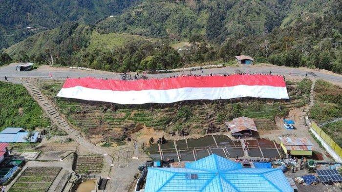 Hanya di Papua: Sang Merah Putih Raksasa Dibentangkan di Wilayah Rawan ...