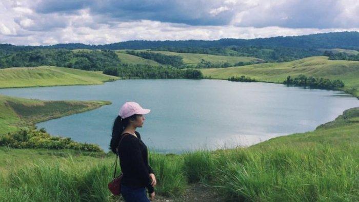 Wisata Papua: Pesona Danau Imfote atau Danau Love di Sentani - Tribun ...
