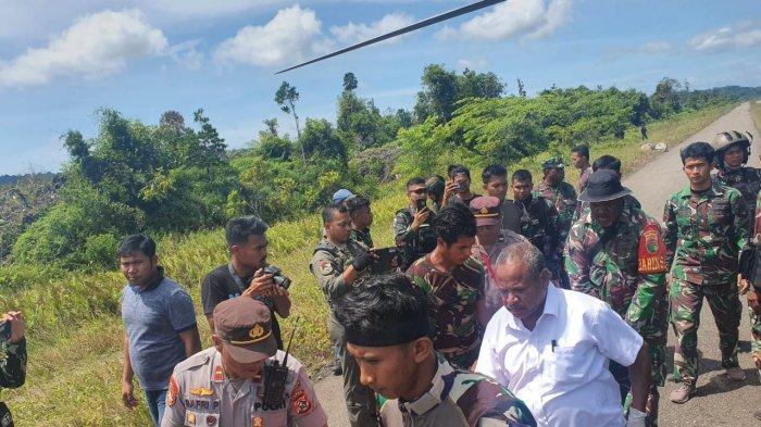 Teror KKB Papua di Nduga, Warga Paro Jalan Kaki ke Kenyam, Pangdam ...