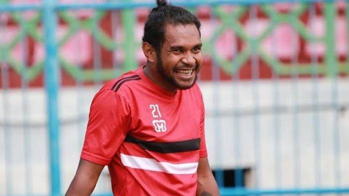 Dirumorkan Pulang ke Persipura, Fandry Imbiri Justu Balikan dengan ...