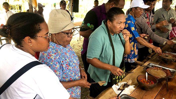 Resmi Dibuka, Festival Makan Papeda Bersama di Abar Kabupaten Jayapura ...