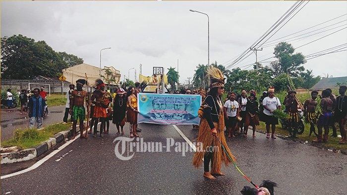 Karnaval Perahu Hias dan Pakaian Adat di Mimika: Sambut Peringatan ke ...