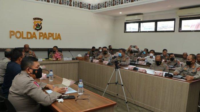 Kapolda Papua Ikuti Vicon Dengan Kapolri Terkait Pelaksanaan Vaksinasi Serentak Se Indonesia ...