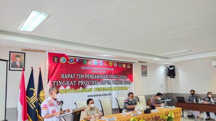 Gelar Rapat Tim Pengawasan Orang Asing, Kemenkumham Papua: Cegah Tindakan Ilegal Sedini Mungkin ...