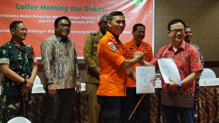 PT Freeport Indonesia Serahkan 800 Jaket Pelampung ke SAR Timika ...