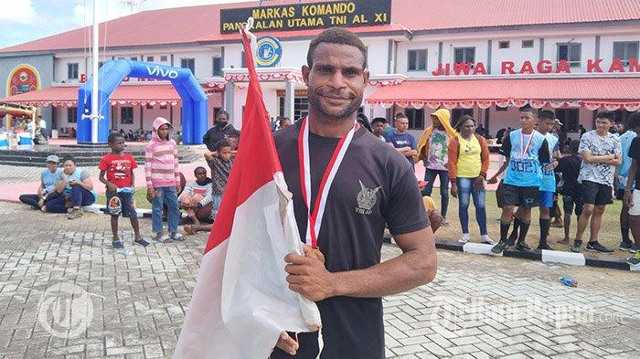 Berlari Sejauh 7,7 Kilometer, Putra Asli Papua Kibarkan Bendera Merah ...