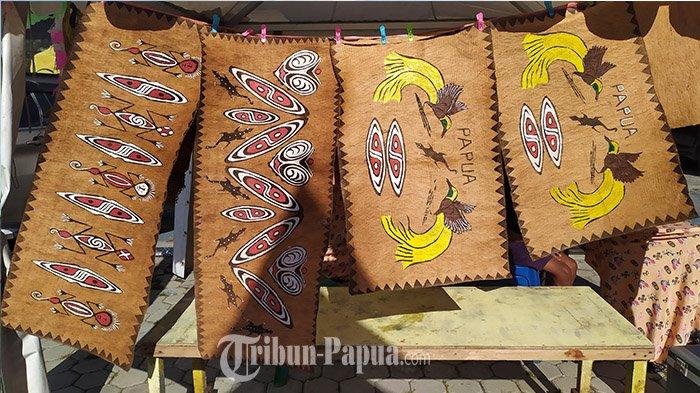 Wisata Papua: Berkunjung ke Sentra Lukisan Kulit Kayu Kampung Asei ...