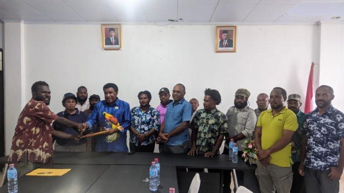 Pribumi Papua Pegunungan Audiensi Bersama Ketua MRP, Ini Tujuannya ... Pribumi Papua Pegunungan Audiensi Bersama Ketua MRP, Ini Tujuannya ...