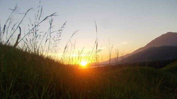 Menikmati Sunset di Danau Sentani Jayapura Bikin Momen Tak Terlupakan ...