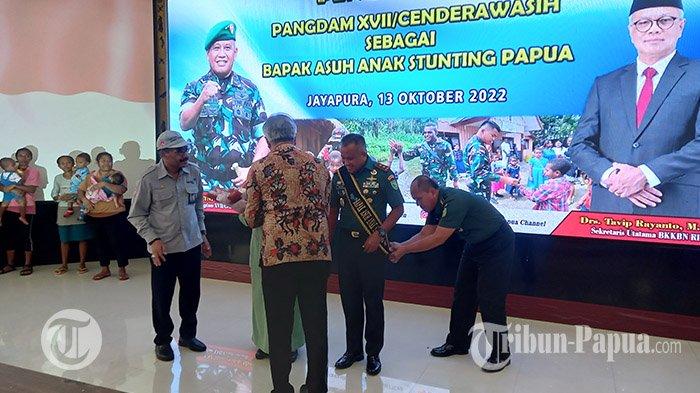 Pangdam XVII/Cenderawasih Dikukuhkan sebagai Bapak Asuh Anak Stunting Papua - Tribun-papua.com