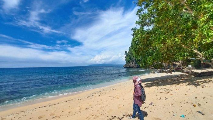 Wisata Jayapura: Menikmati Indahnya Pantai Base G yang Punya Nilai ...
